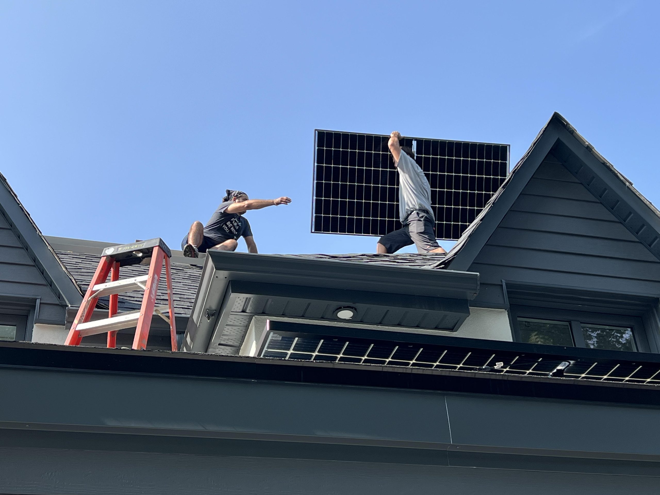 Solar system and 40-kWh battery - SoluSolaire